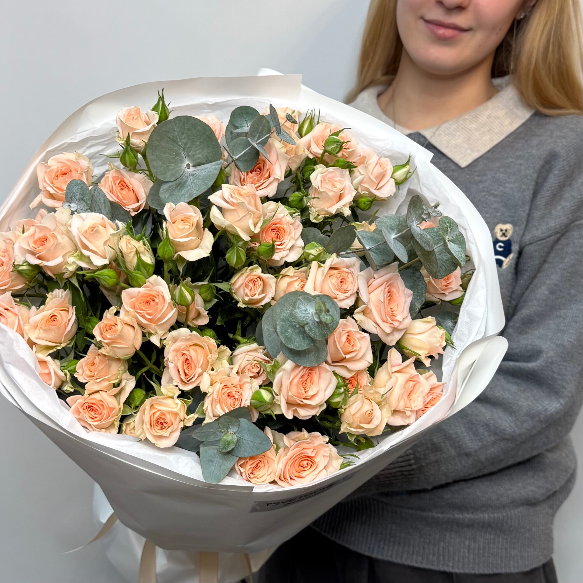 Букет кустовых роз «Нежный персик»