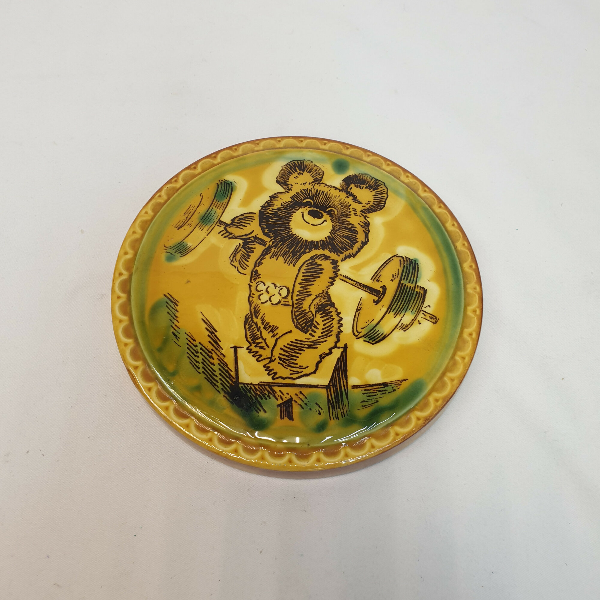 Панно настенное Олимпийский Мишка, тяжелая атлетика, фаянс, деколь, (Конаково). Винтаж, СССР