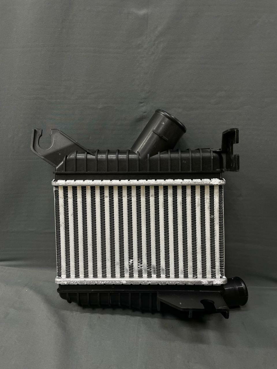 Интеркулер левый LIXiang X0111190032