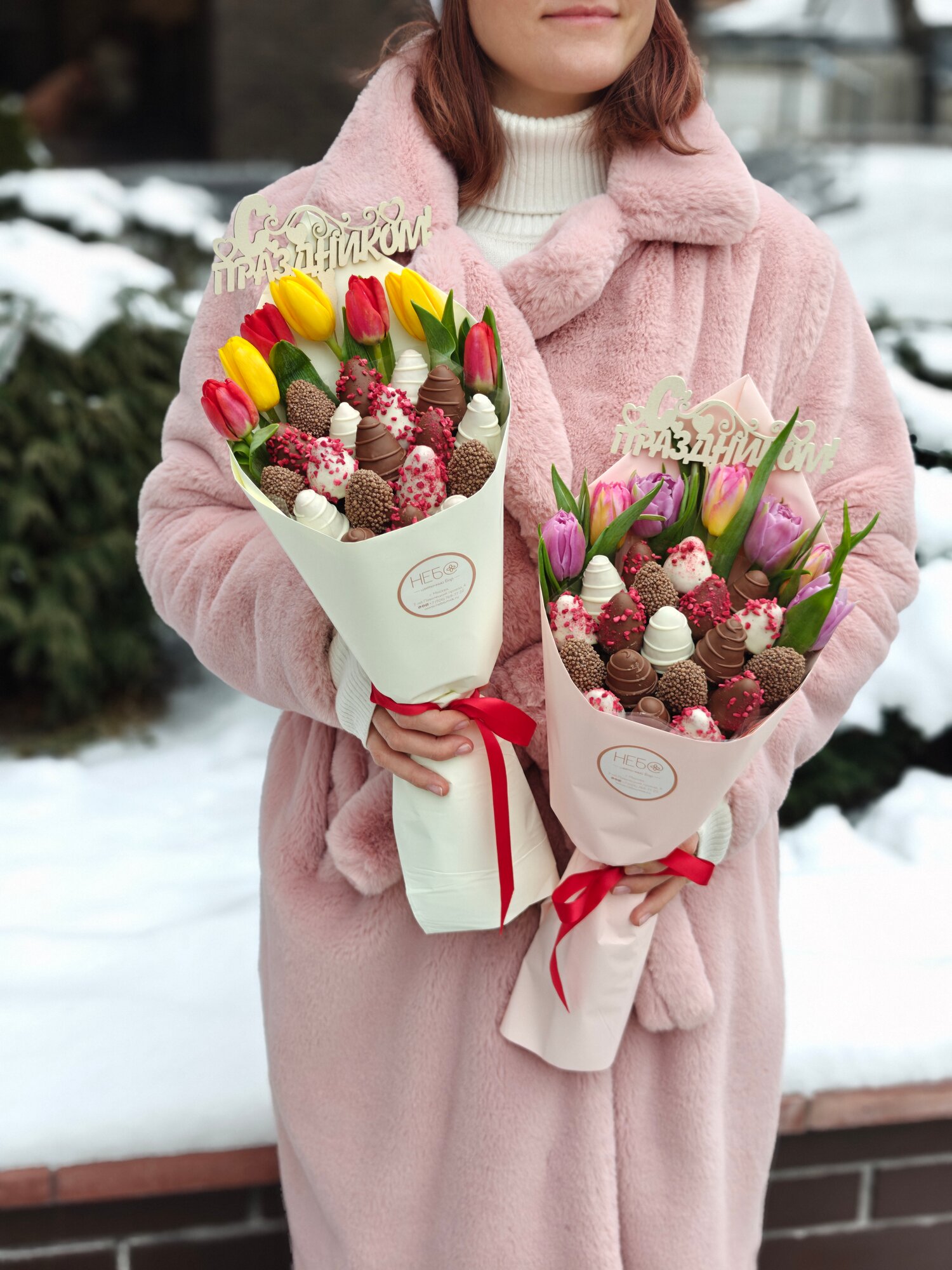 Два букета с пионовиднми тюльпанами Romance 2, с клубникой, 300 гр, темный воздушный рис, молочный шоколад