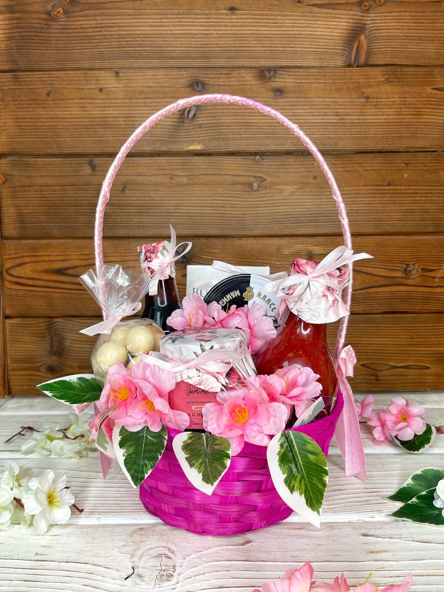 Подарочная корзина ZakazPodarka24 "Фуагра и Фламинго", 18x18 см, паштет/джем/соус/сбитень/шоколад, подарок на 8 марта
