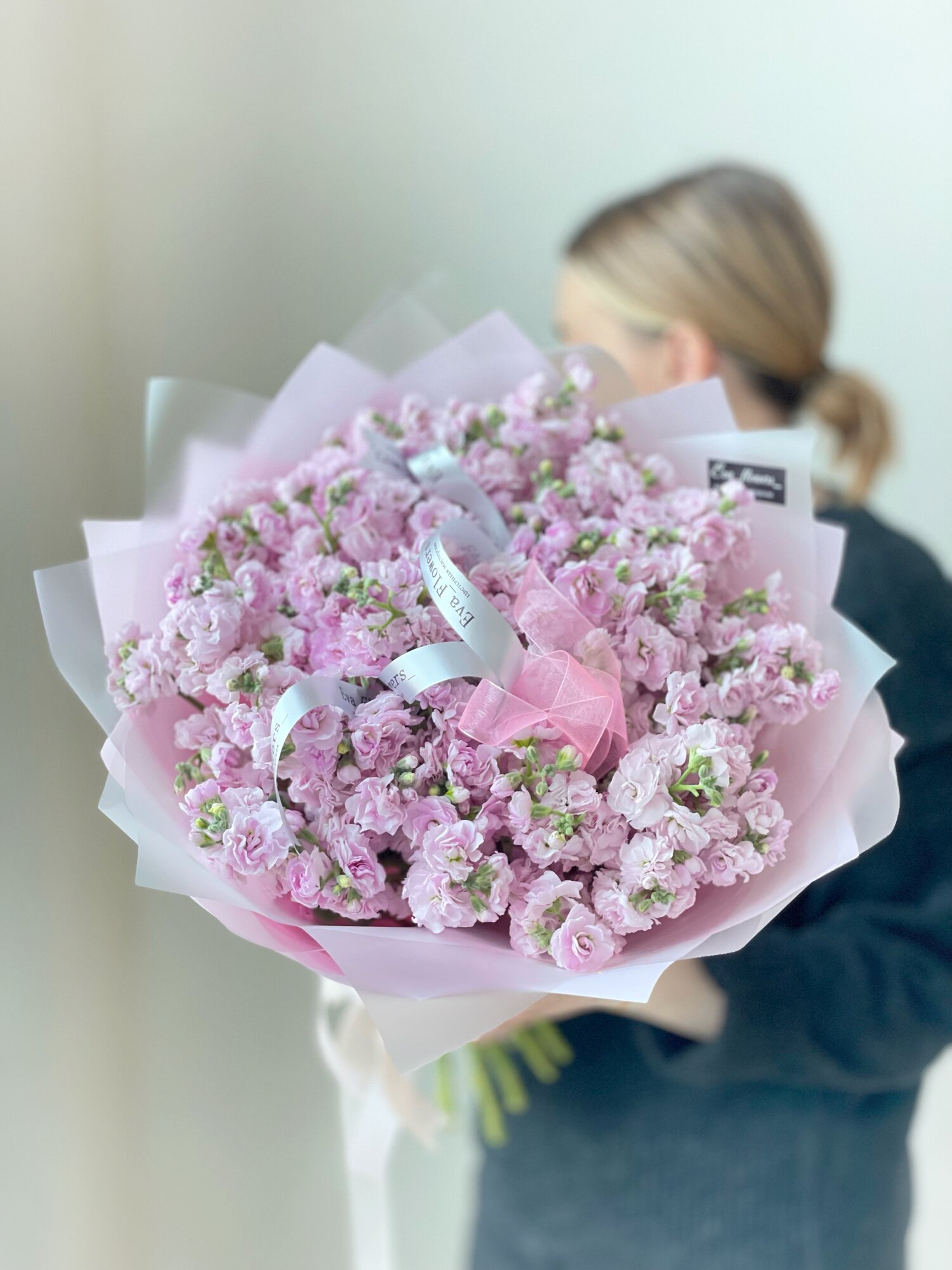 Букет 15шт розовой маттиолы, очень ароматный букет в стильной упаковке