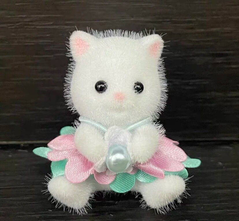 Sylvanian Families Белый кролик в платье с цветами, 09