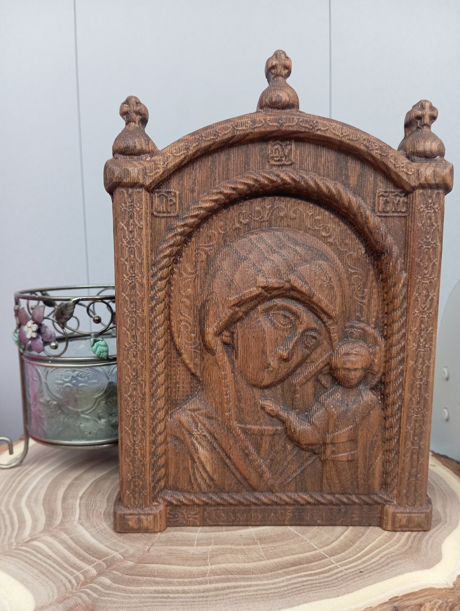 Резная икона "Богородица с младенцем", дерево, 20*13см