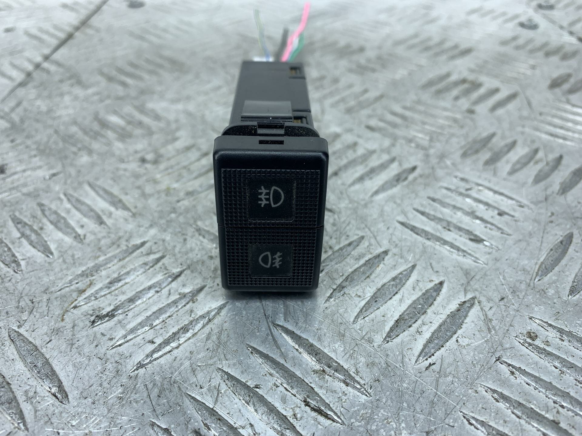 Кнопка противотуманных фар Mazda Premacy (1999 - 2001)