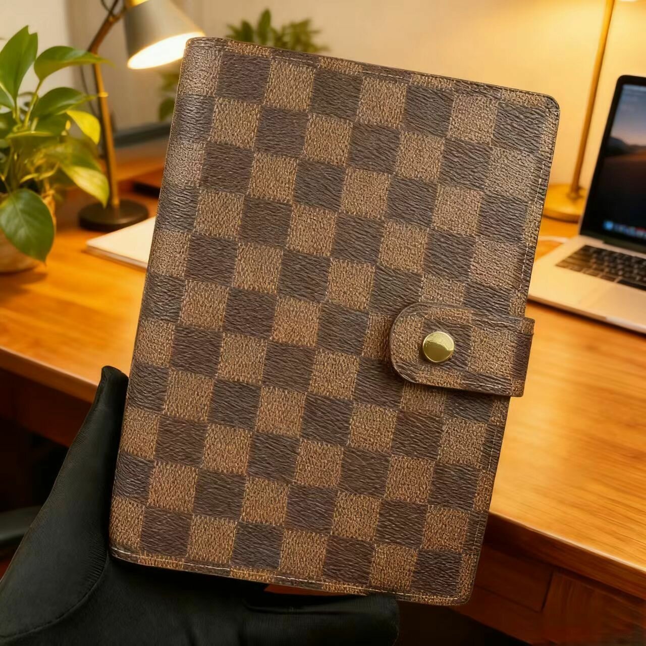 Эксклюзивный блокнот бренда Louis Vuitton