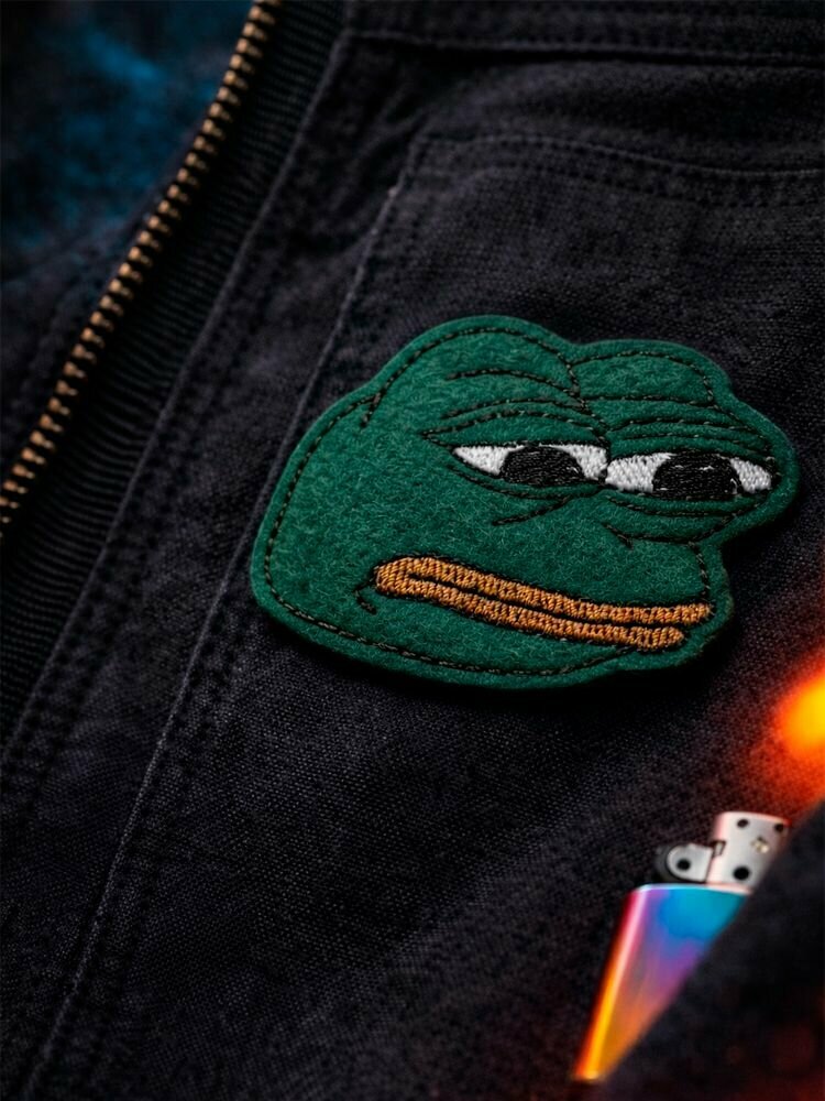 Нашивка Грустная лягушка, термоклеевая заплатка, патч на одежду, 53*43 мм