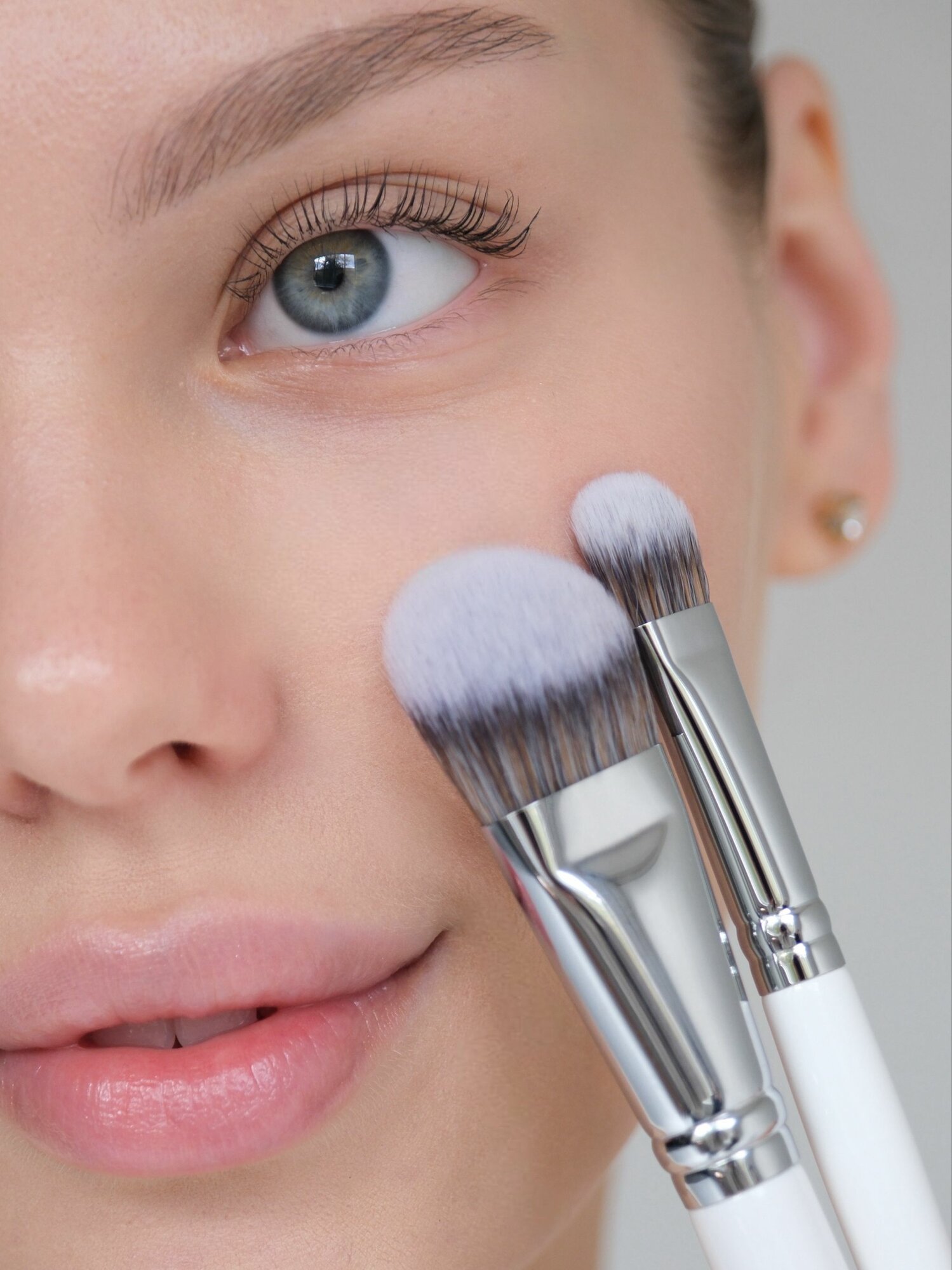 Кисть косметическая