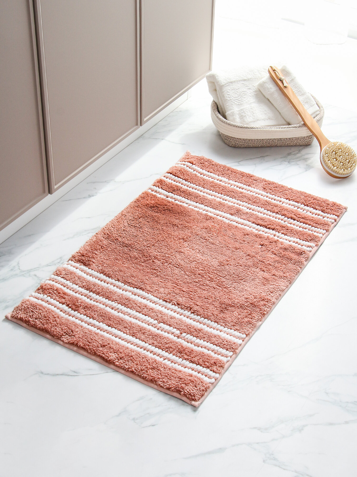 Коврик для ванной и туалета 50х80 см, розовый в полоску, мягкая микрофибра, влаговпитывающий и быстросохнущий Y4-9962