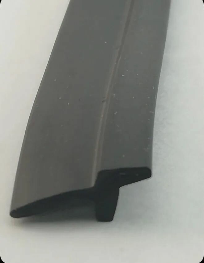 Уплотнитель автомобильный кромки лобового и заднего стекла 1.3 м, молдинг для автомобиля универсальный