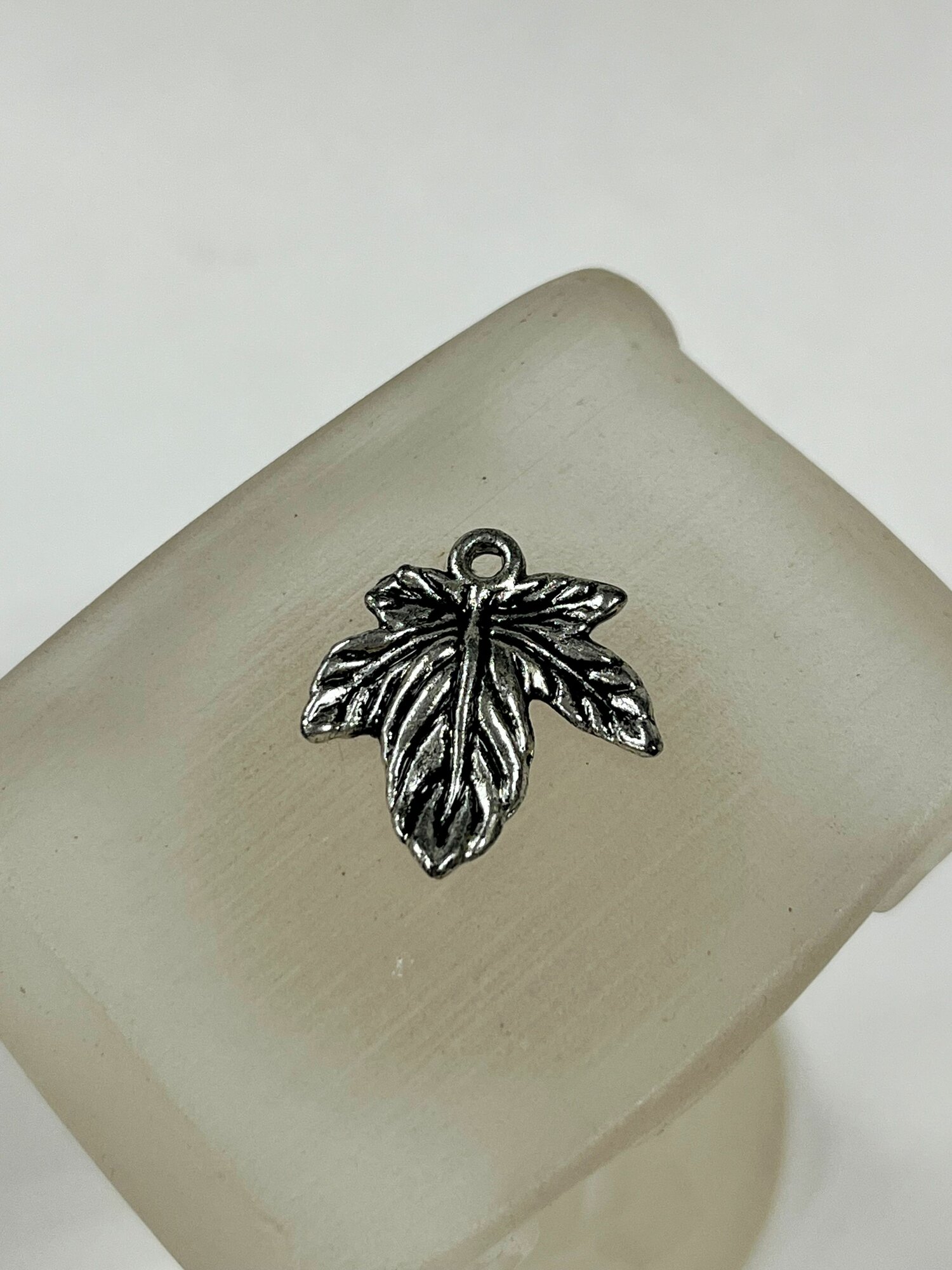 Винтажный кулон, подвеска для колье, кленовый лист