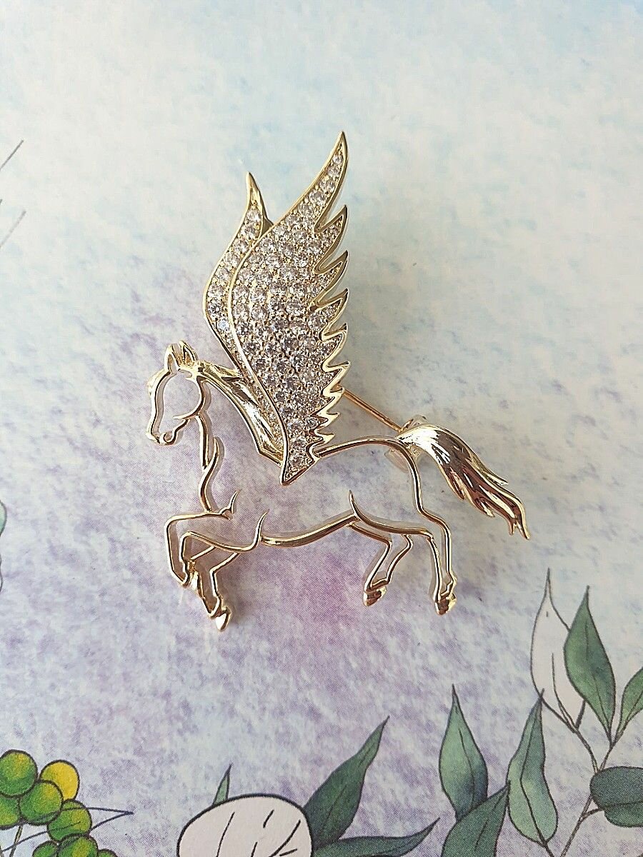 Брошь, фианит