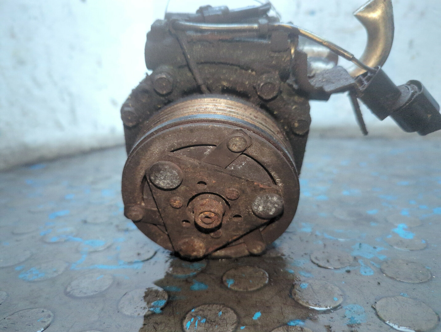 Компрессор кондиционера Mitsubishi Carisma Б/У