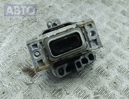 Подушка крепления двигателя Volkswagen Golf-4