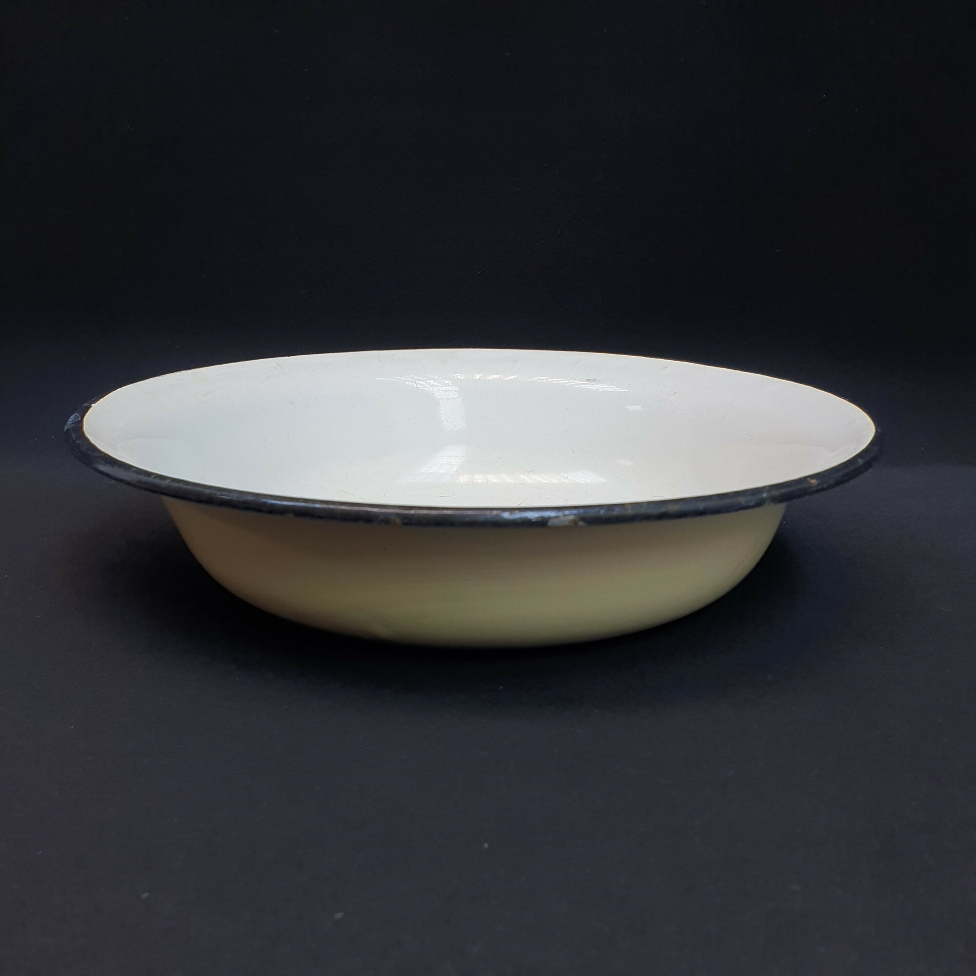 Винтажная эмалированная тарелка 750 мл, СССР.