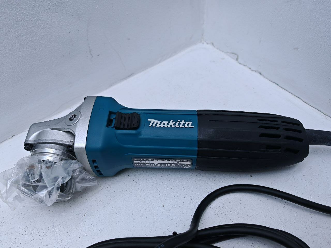 УШМ MAKITA GA5030R, ф125мм,720Вт,11000об\м, плавный пуск, антирестарт 1.4кг, кор. Оригинал