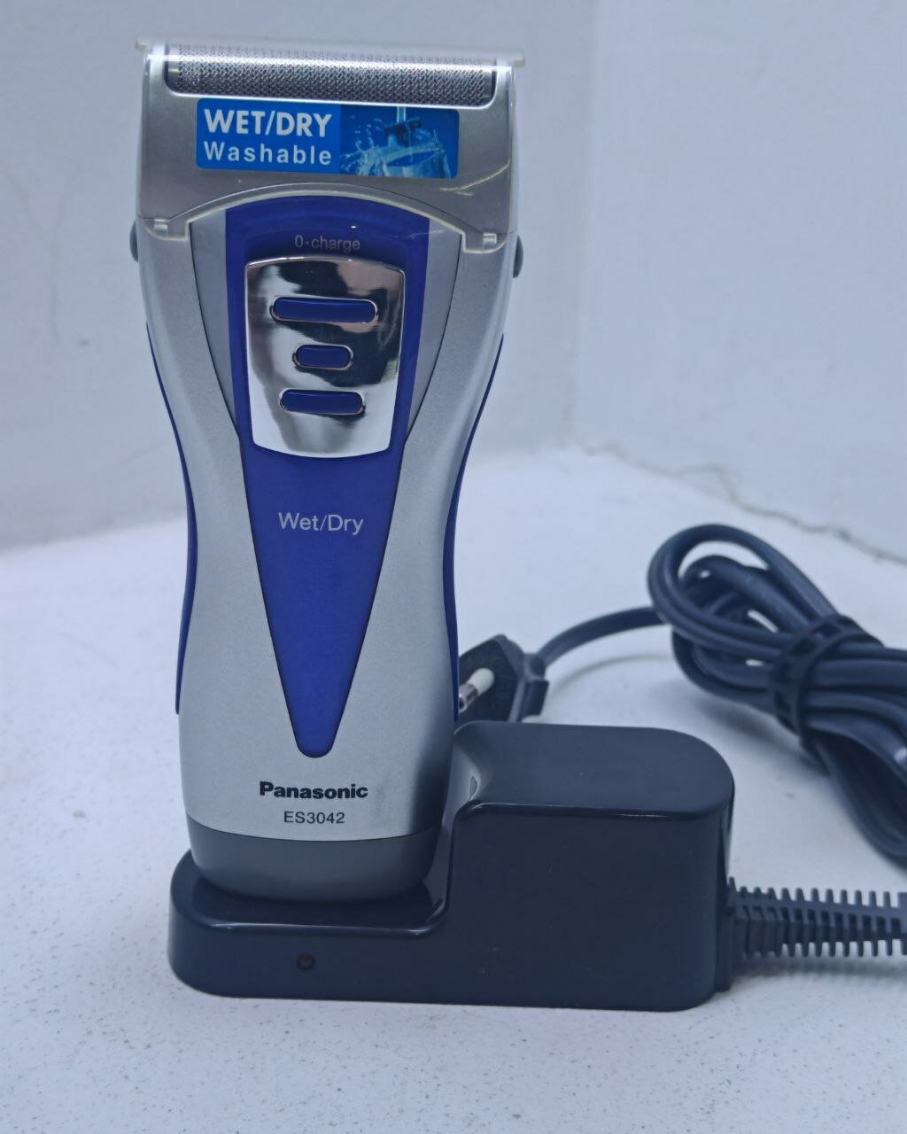 Электробритва Panasonic ES3042, серебристый и синий, аккумуляторная