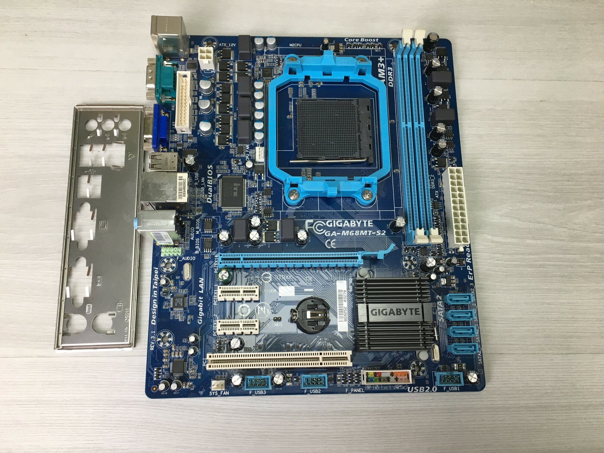Материнская плата S-AM3 Gigabyte GA-M68MT-S2 REV:3.1, nForce7025/2xDDR3/SATA/SVGA/COM/Sb/Lan/mATX