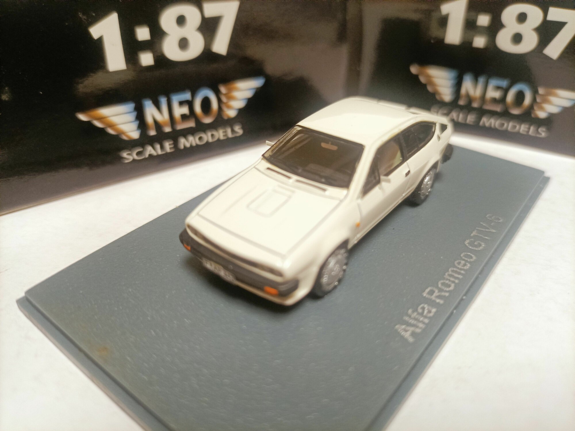 Neo 1:87 Модель для переоборудования купе Alfa Romeo GTV-6 белого цвета