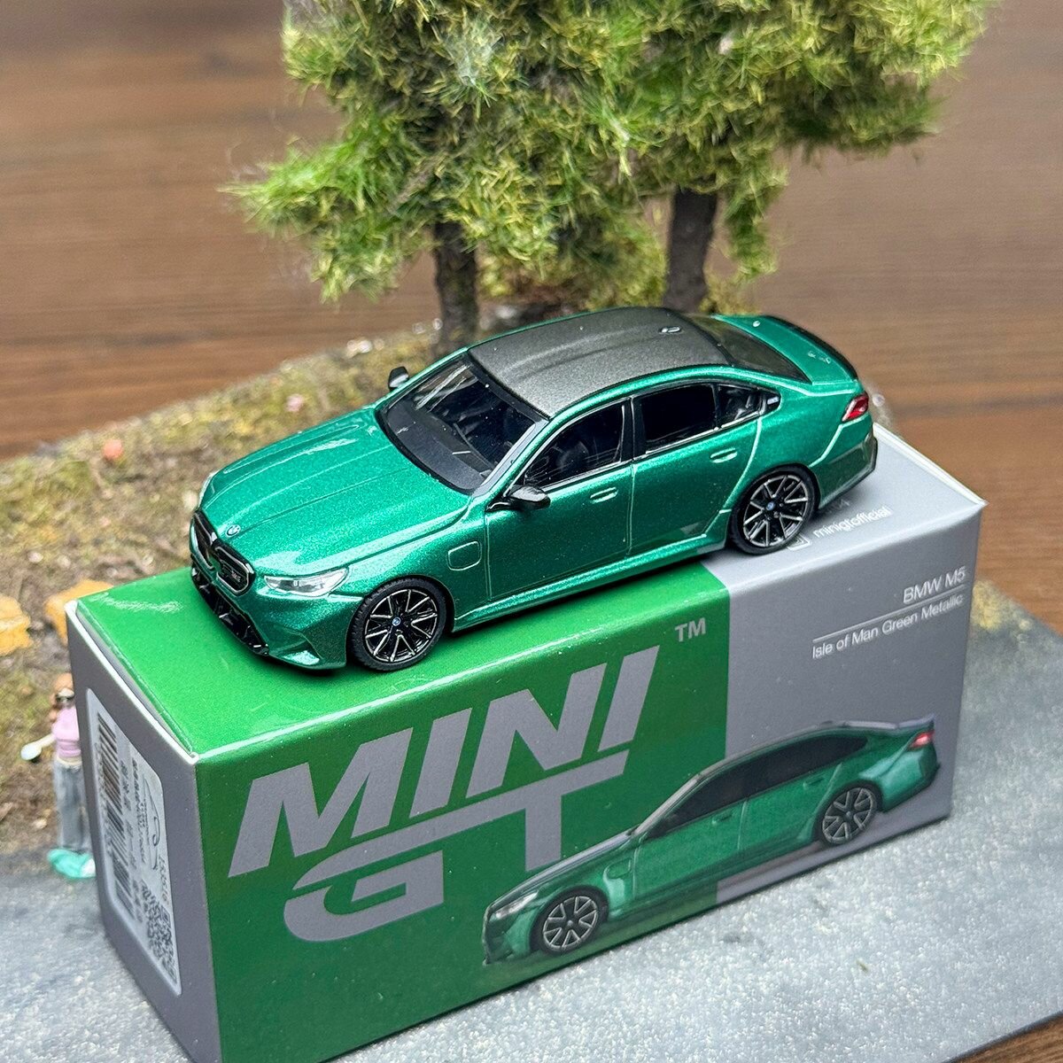 Машинка MINIGT 1:64 #1086 BMW M5 G90 Green