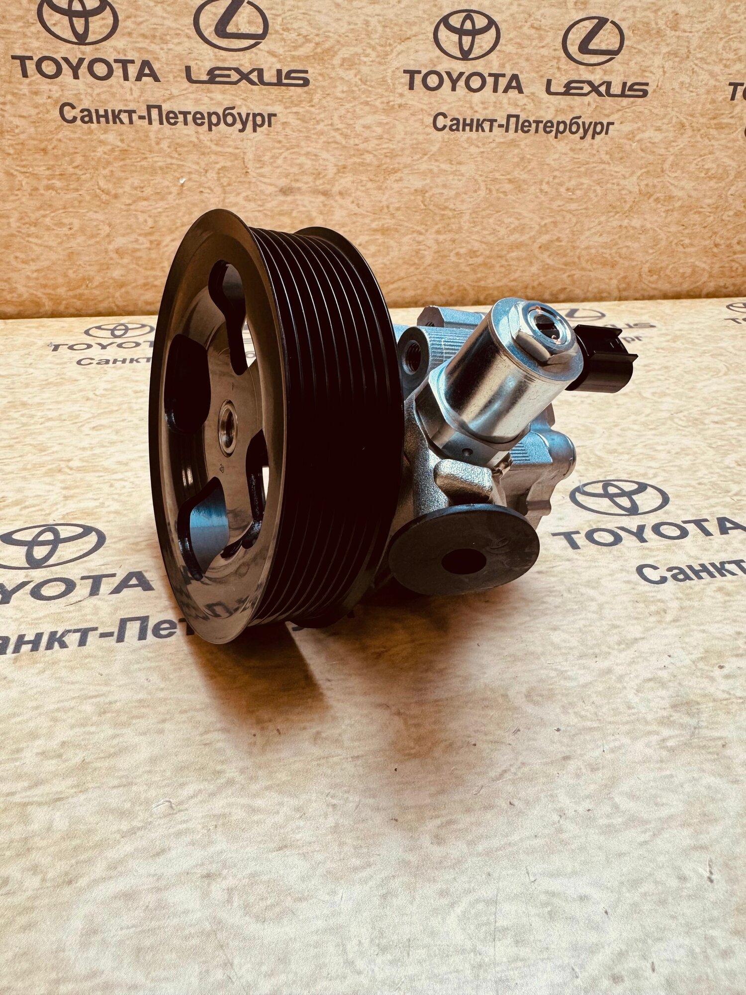 Насос гидроусилителя Toyota LC200 Lexus LX570