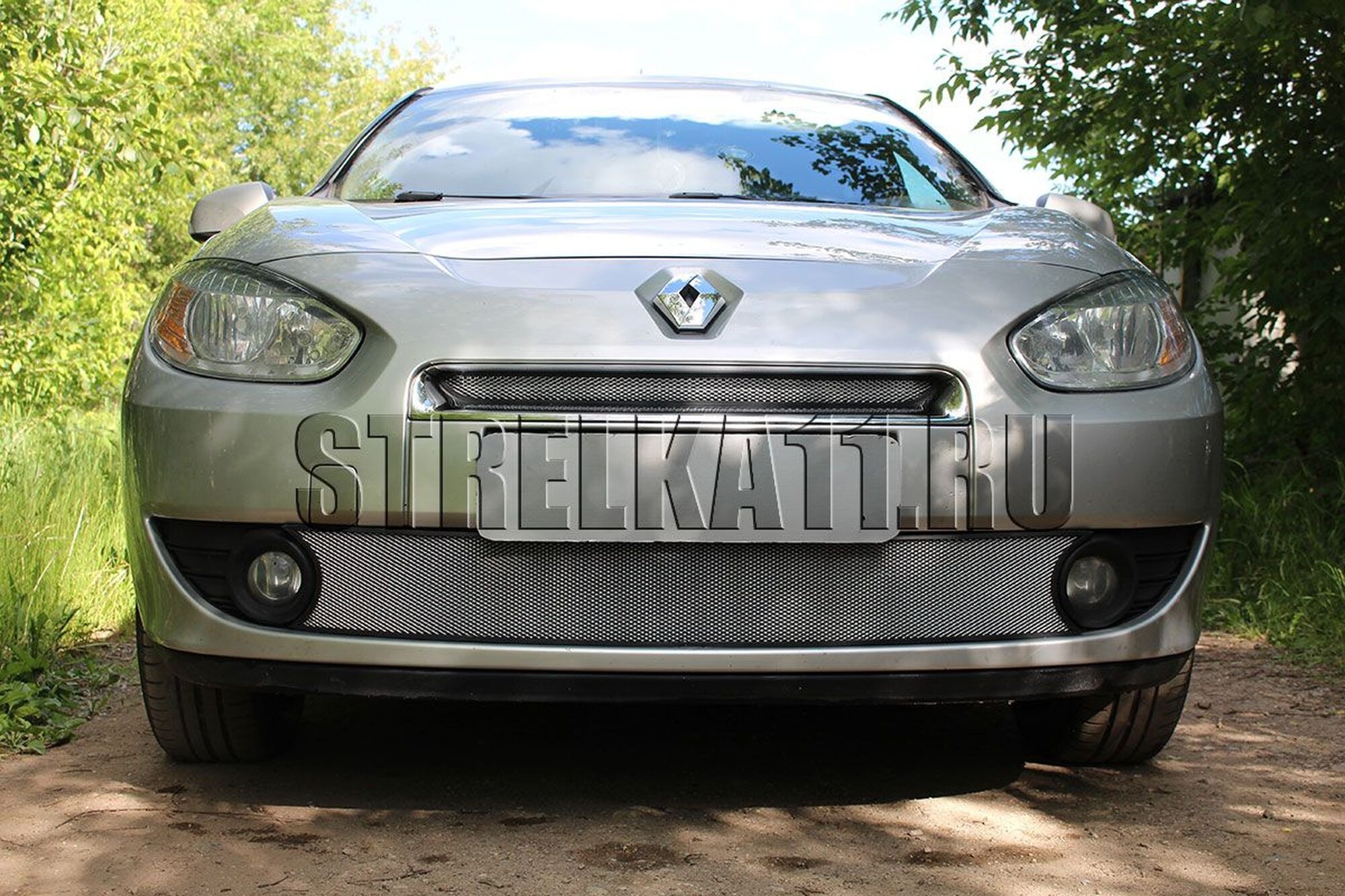 Защитная сетка радиатора с окантовкой и защелками для Renault Fluence I 2009-2013, 2шт, хром