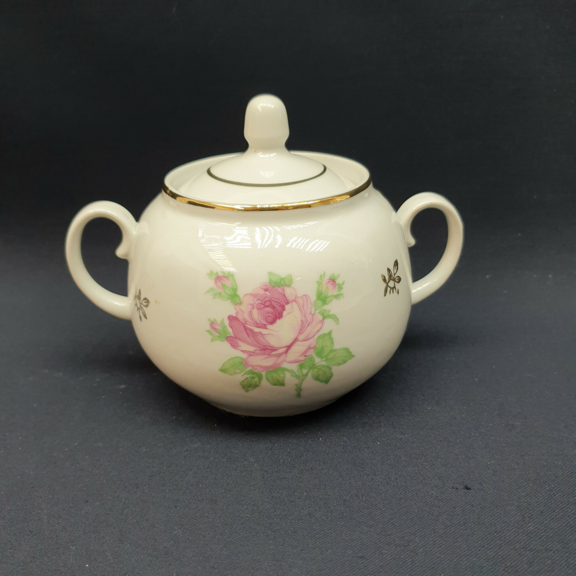 Сахарница фарфоровая винтажная СССР. С крышкой, роза, золотистая кайма, для сервировки