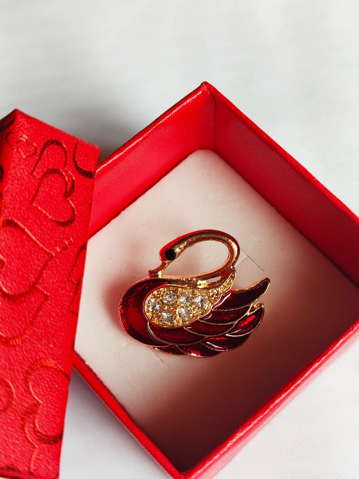 Брошь, эмаль, стразы