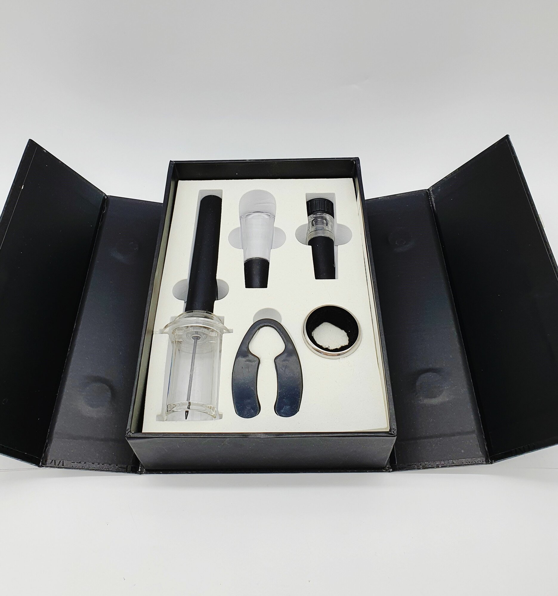 Набор сомелье "WINE Tools" 5 предметов:23X16.4X6.2см (насос для откупоривания винных бутылок, воронка для вина, каплеулавливатель, вакуумная пробка и резак для фольги) В подарочной коробке.