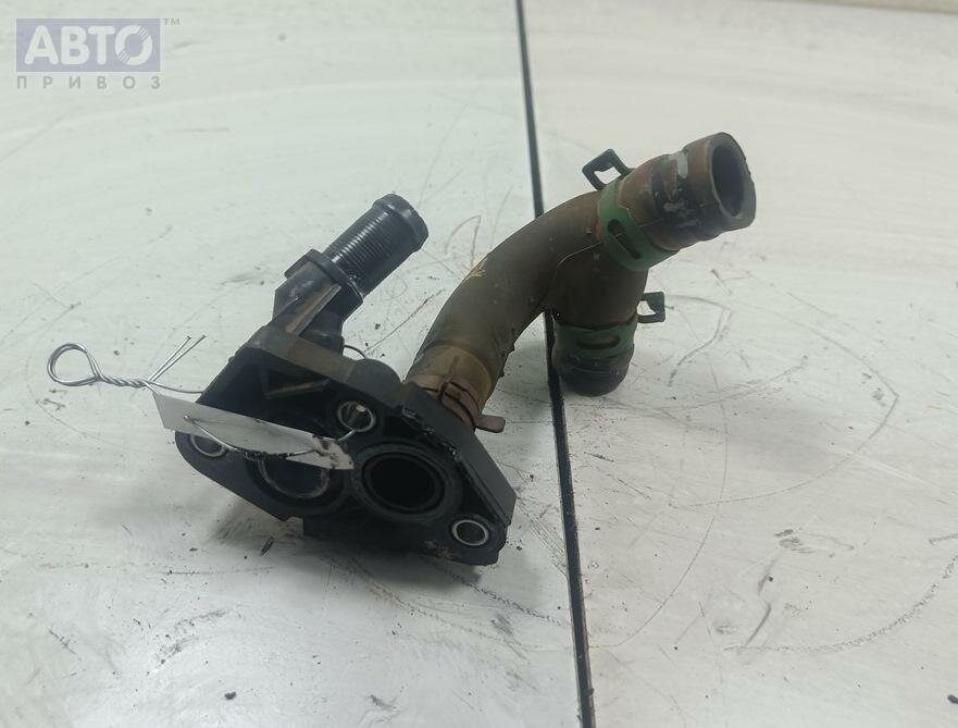 Фланец (тройник) системы охлаждения Renault Kangoo 1 (1998-2008)