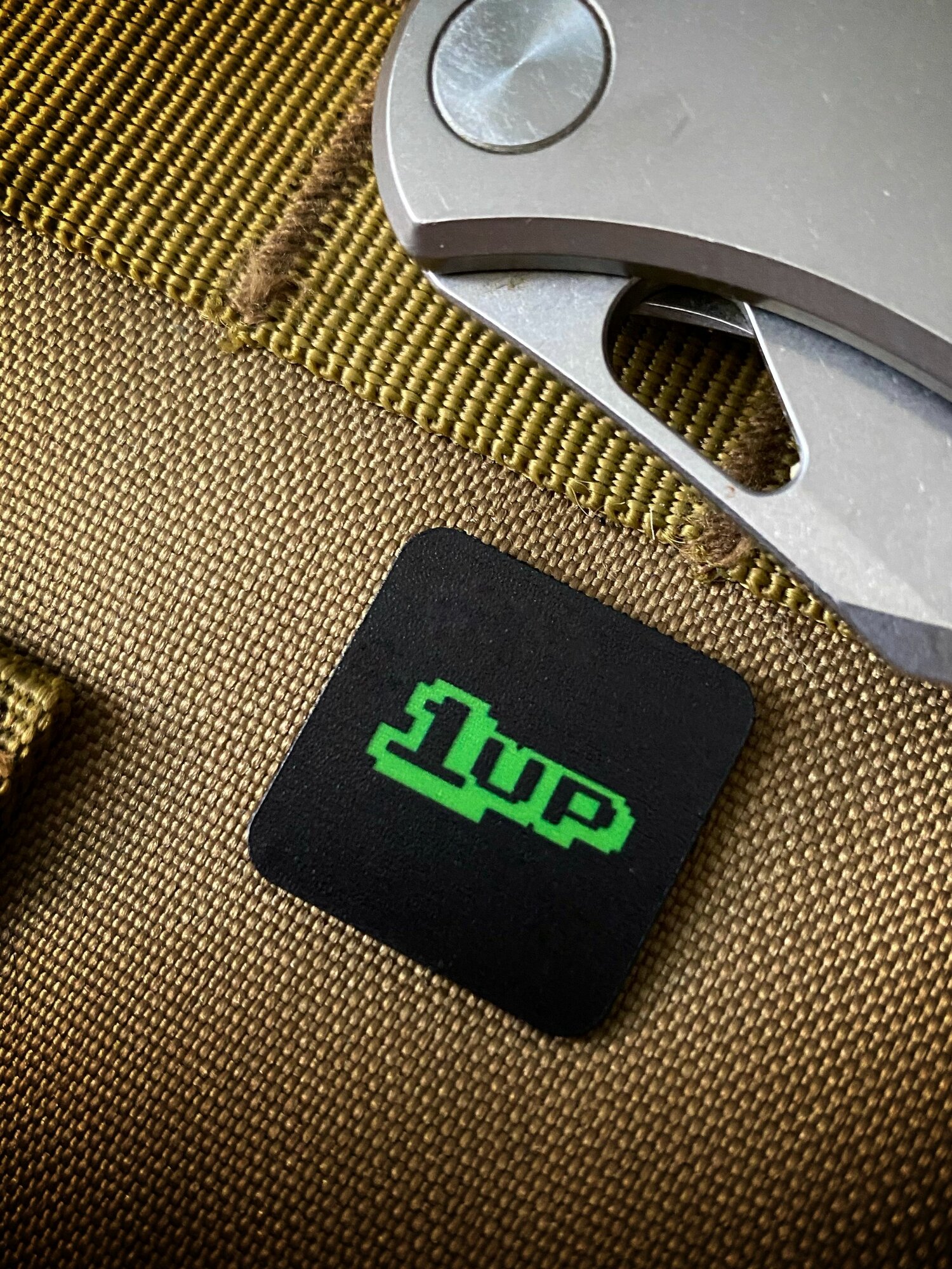 Патч светящийся 1up , шеврон на липучке