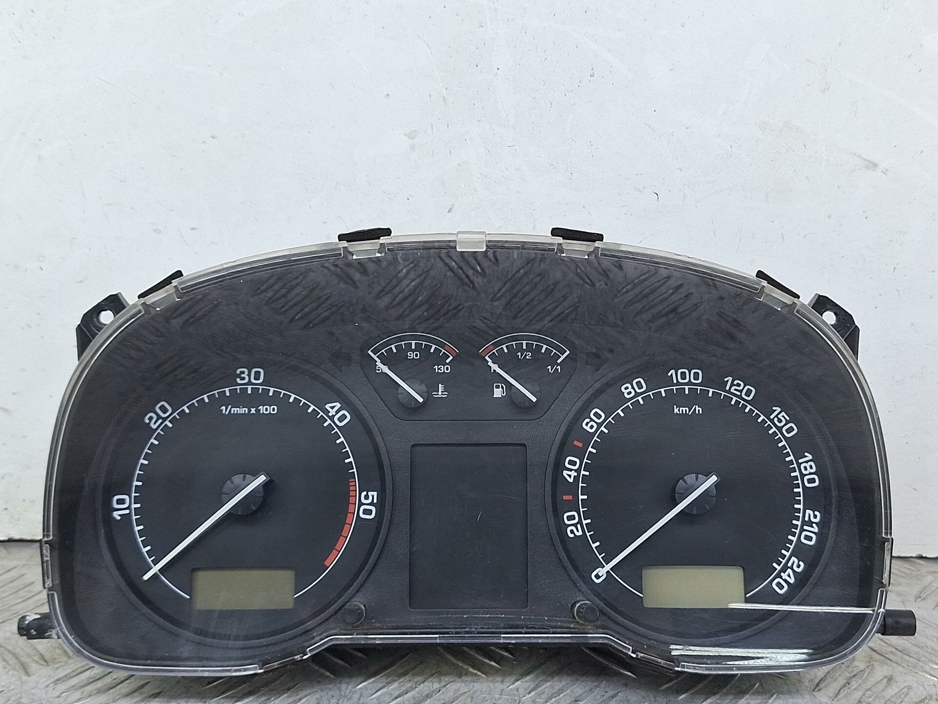 Панель приборов (щиток) Skoda Octavia рест. 1U 2010 1U0920811J