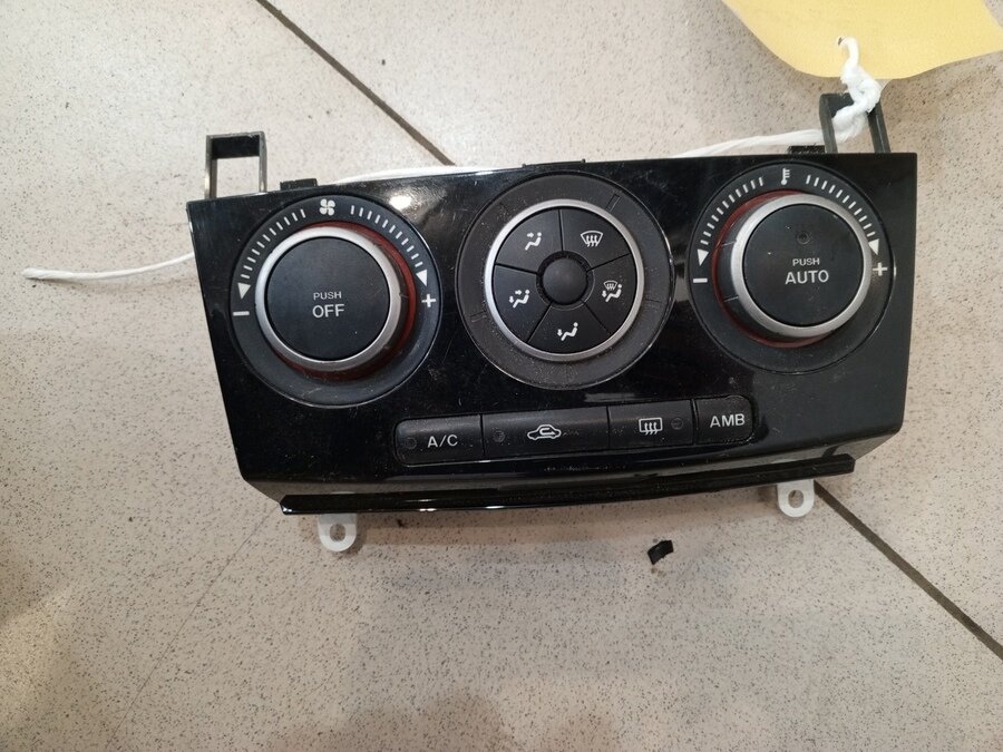 Блок управления климатической установкой от Mazda 3 bk 2003-2009