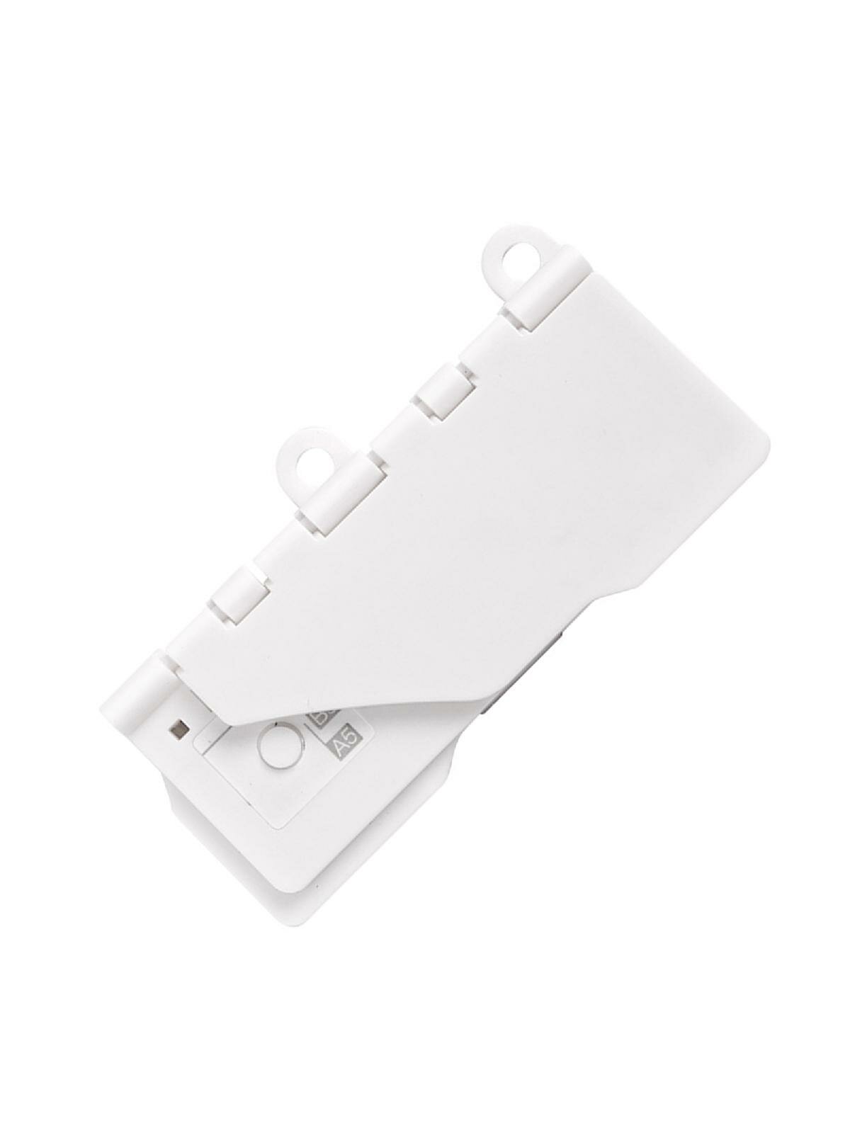 Плотная бумага с мелкими отверстиями и эргономичным захватом для записей