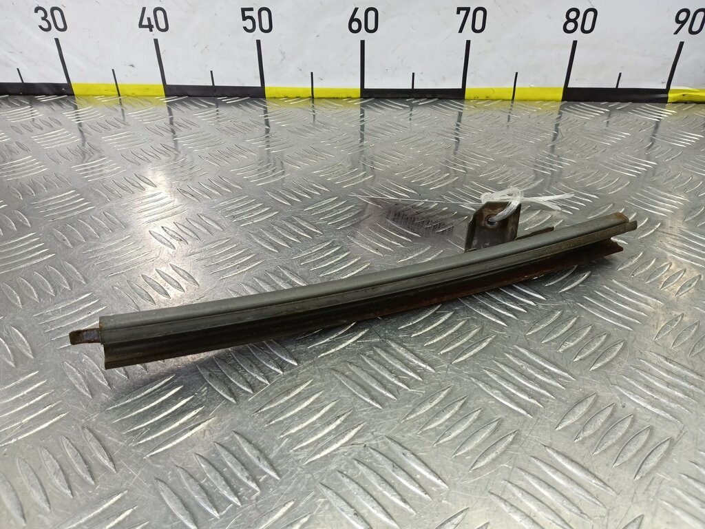 Направляющая стекла двери Б/У для MITSUBISHI LANCER IX рестайлинг (2005—2010) MR525514