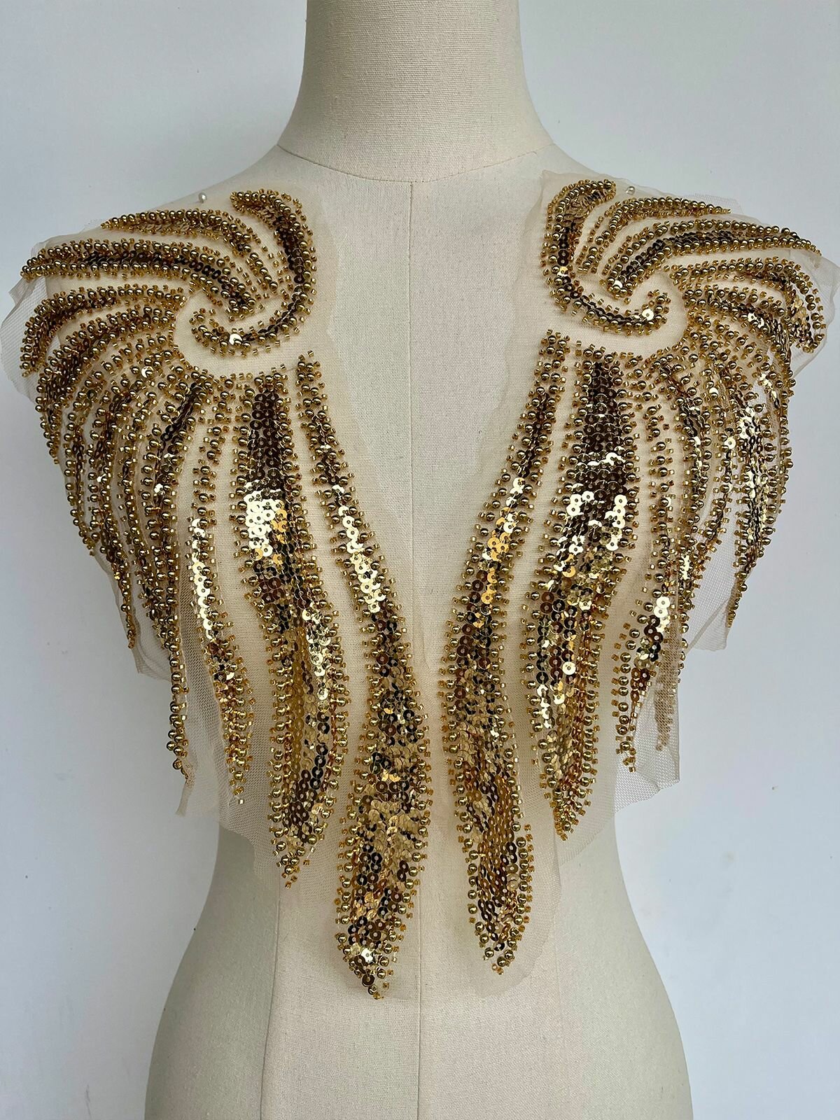 Вышивка для лифа на сетке, с бисером и пайетками декоративная аппликация для платья, вечернего или свадебного наряда