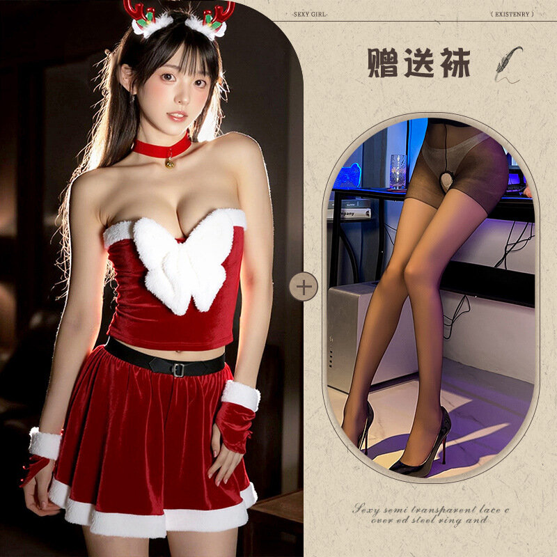 Сексуальный красный рождественский комплект нижнего белья с соблазнительным, воздержанным рисунком бабочки. Красные и черные чулки с открытой промежностью.