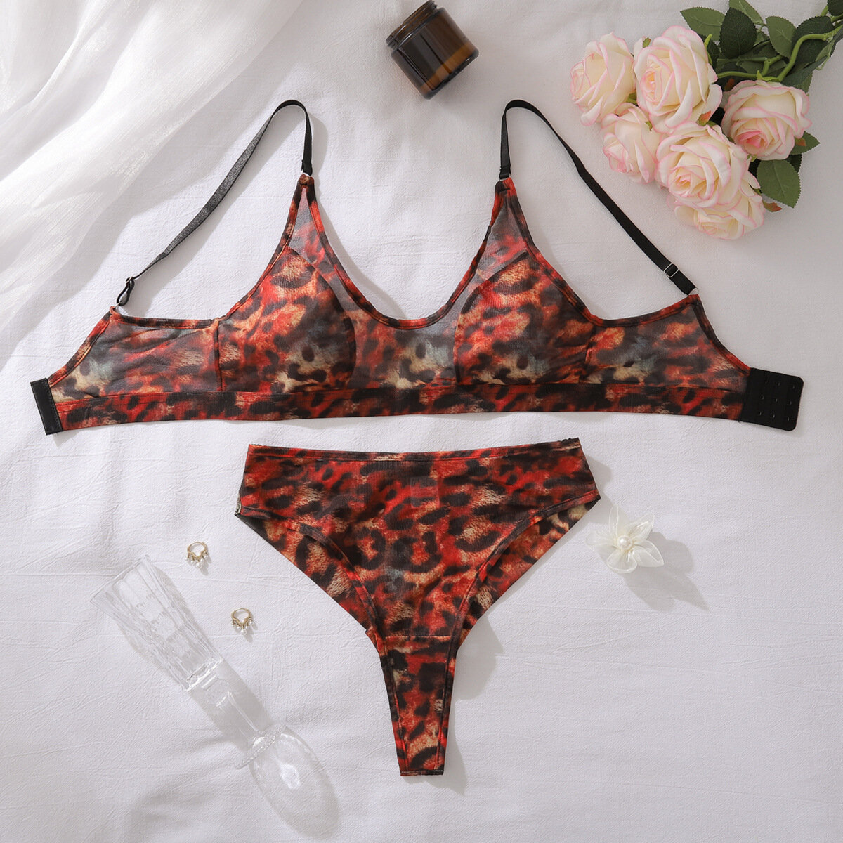 Комплект из двух предметов: корректирующее белье в европейском и американском стиле с леопардовым принтом, эффект пуш-ап, стройное и сексуальное. Цвет: леопардовый.