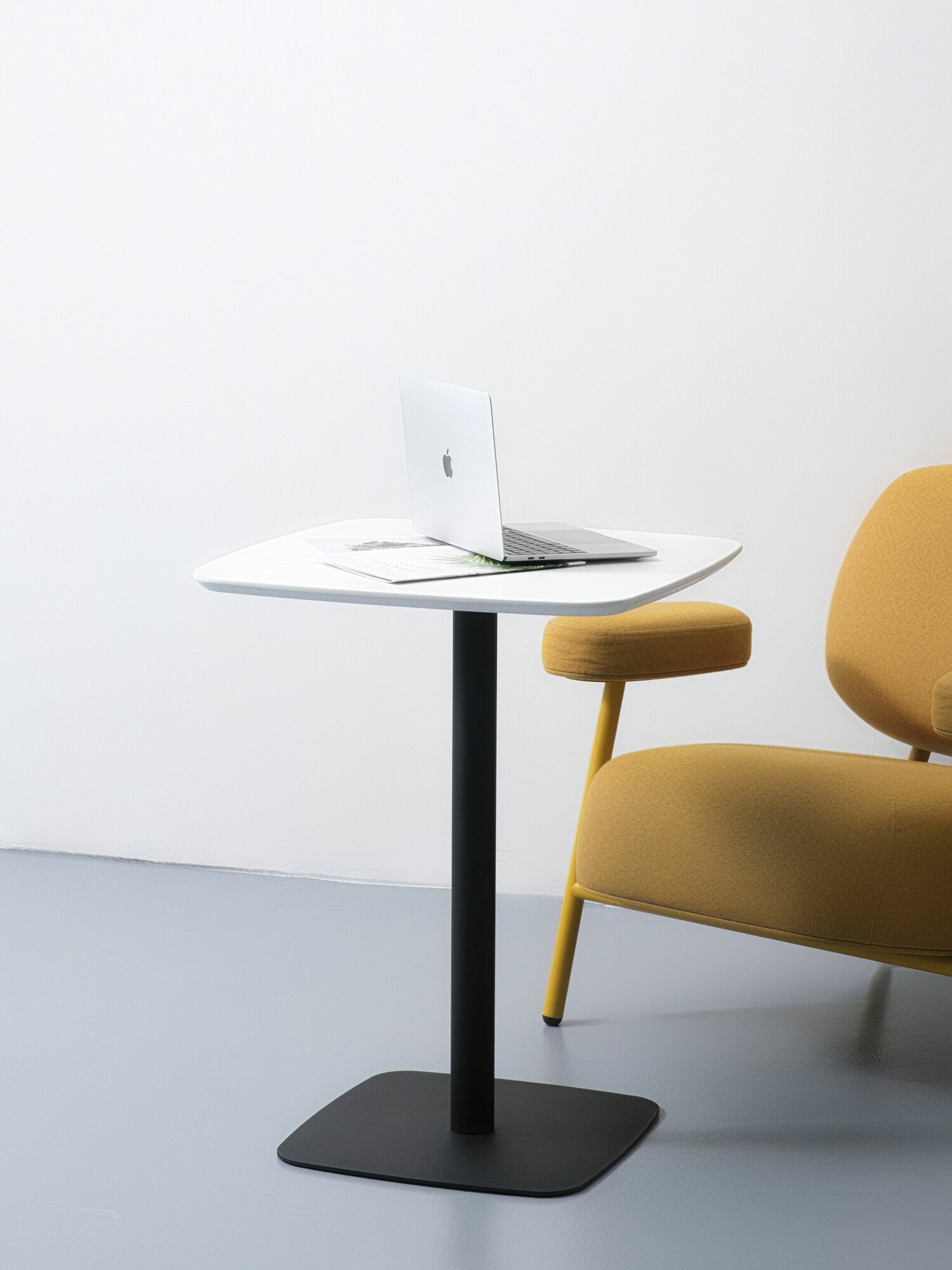 Барный стол "стоун", белый на черной ножке, березовая столешница, металлический каркас, высота 73 см, нагрузка до 60 кг