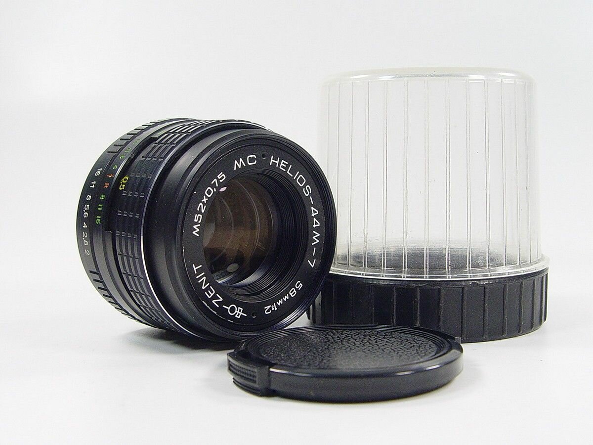 Объектив с многослойным просветлением стекол и в редком корпусе. МС Гелиос 44М-7 f/2 58мм М42. Самый резкий из Гелиосов.