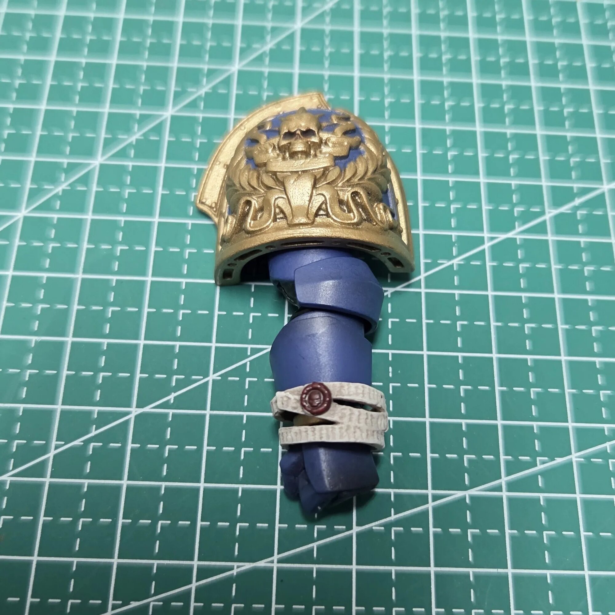 JOY TOY Warhammer Ultramarines Relic Primus, Toy Accessory 3