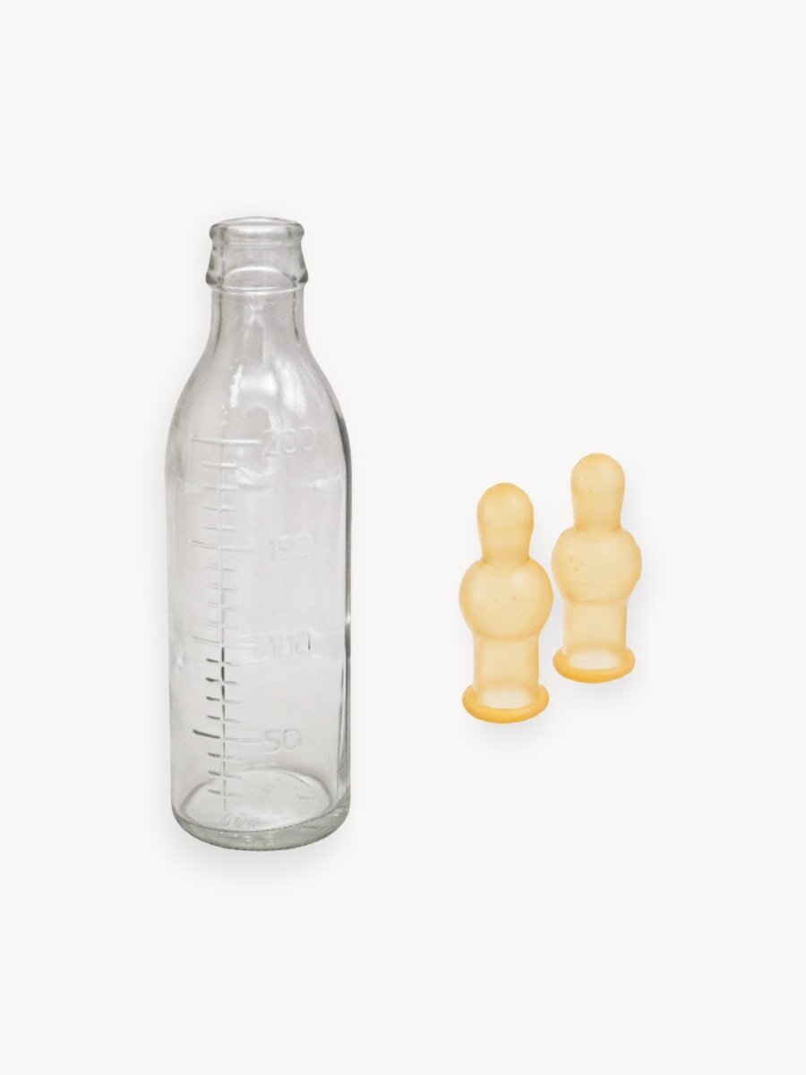 Бутылочка стеклянная для кормления + 2 латексные соски