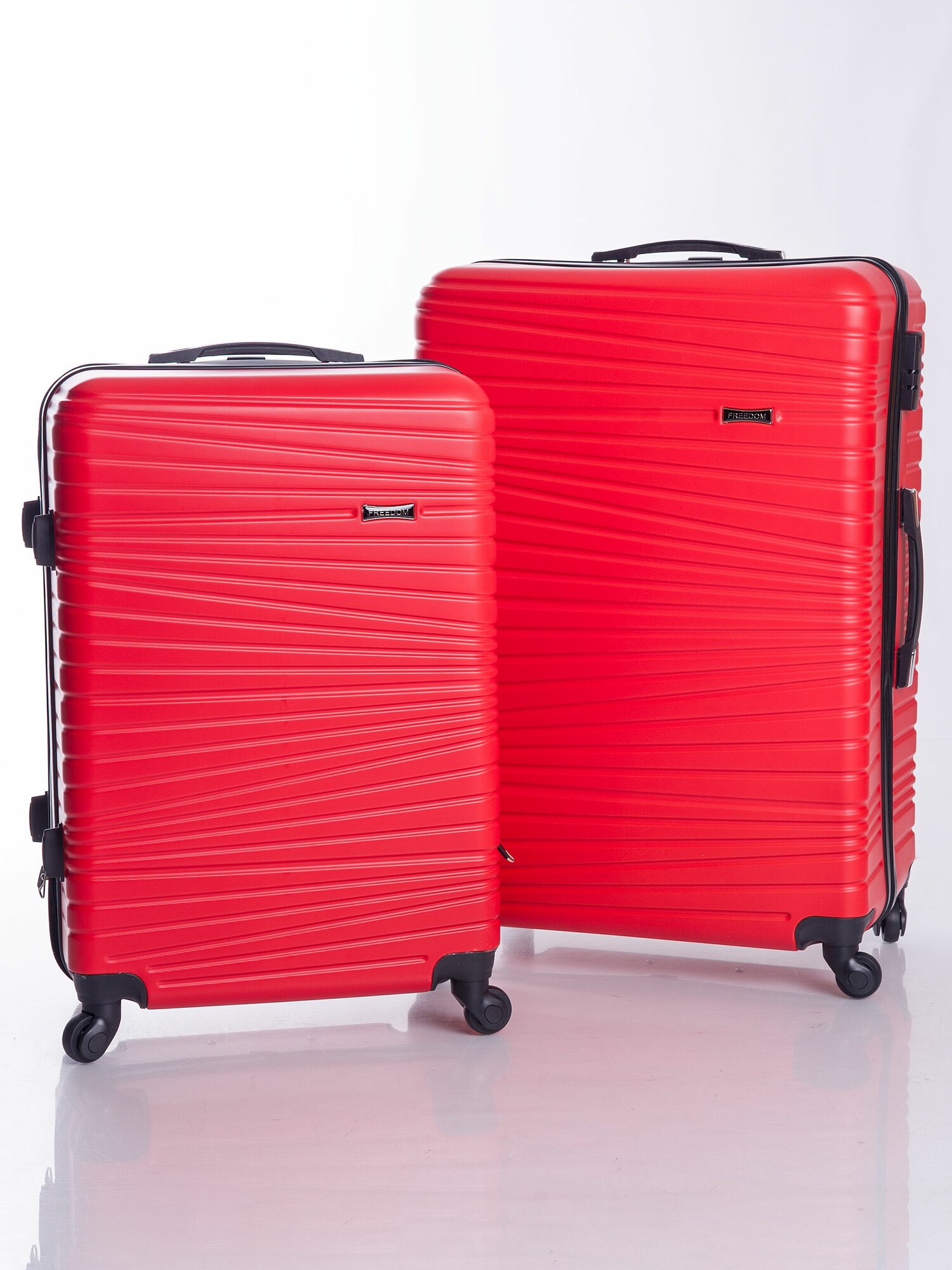 Комплект чемоданов 