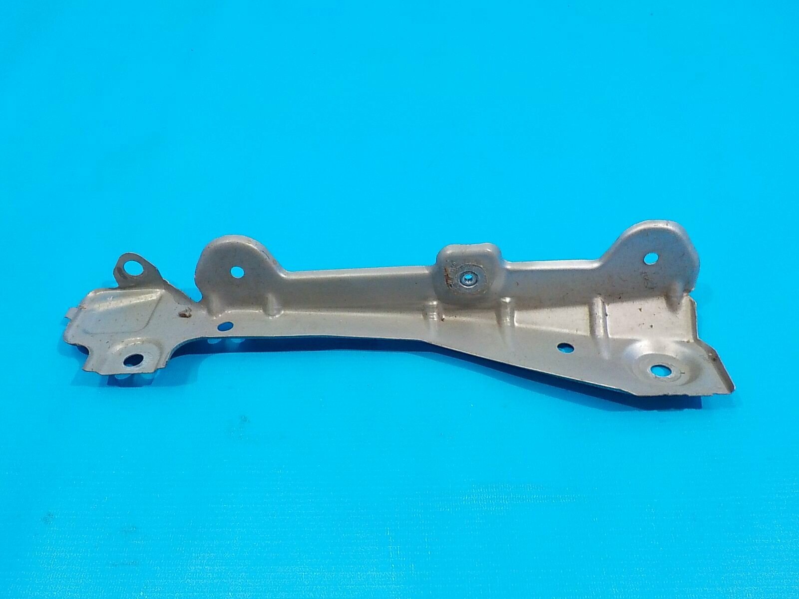 Кронштейн крыла переднего левого MERCEDES-BENZ M-class ML (W164) 2005-2011 A1648800014 - Б/У