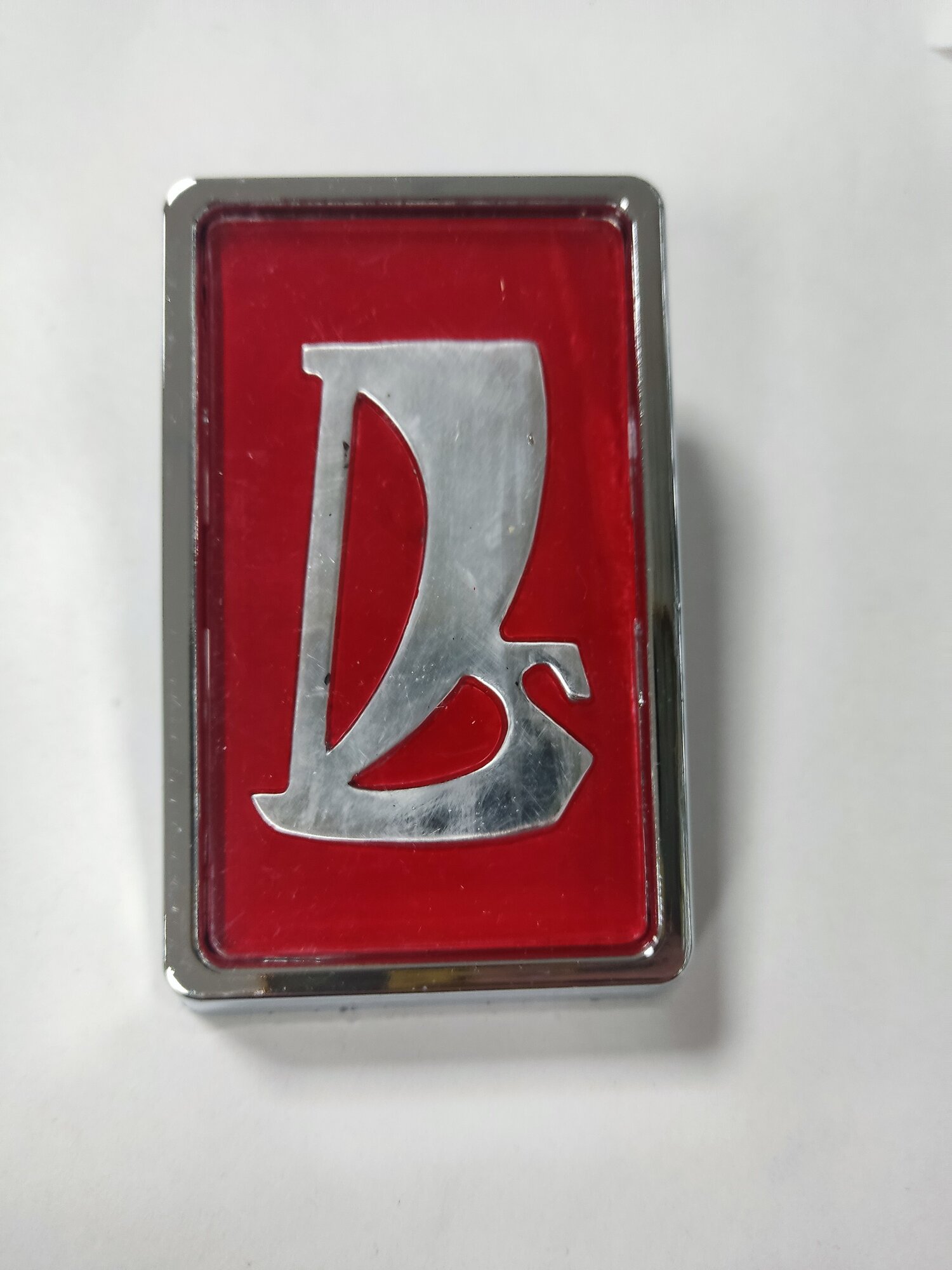 Эмблема LADA, 2106, красная, пластик, глянцевая, для решетки радиатора и капота