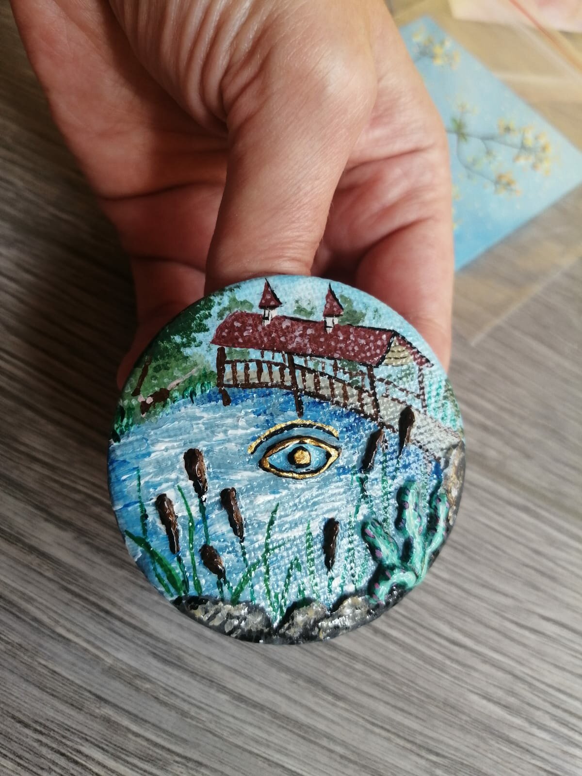 Значок "Вас заметили", ручная работа, текстура, акрил, холст, 55 мм