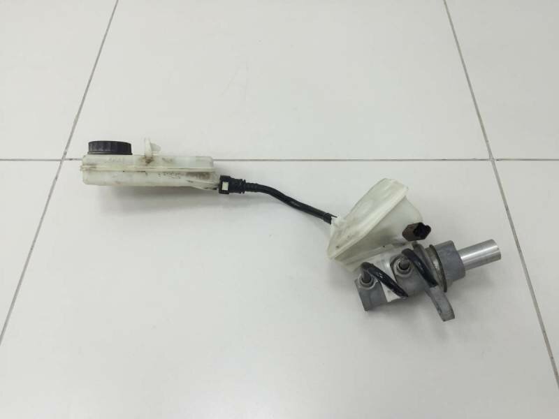 Цилиндр тормозной главный Citroen C4 2011