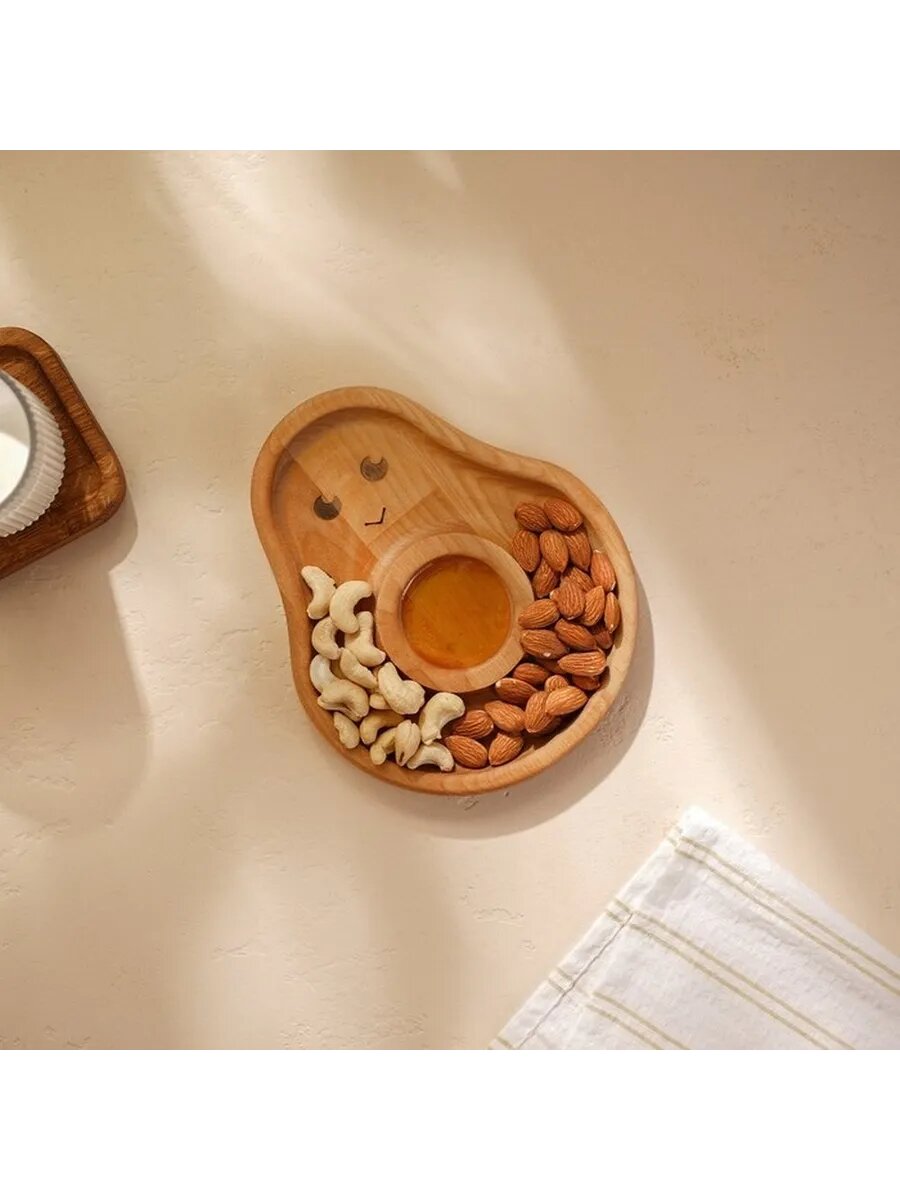 Эстетичная деревянная менажница для малышей