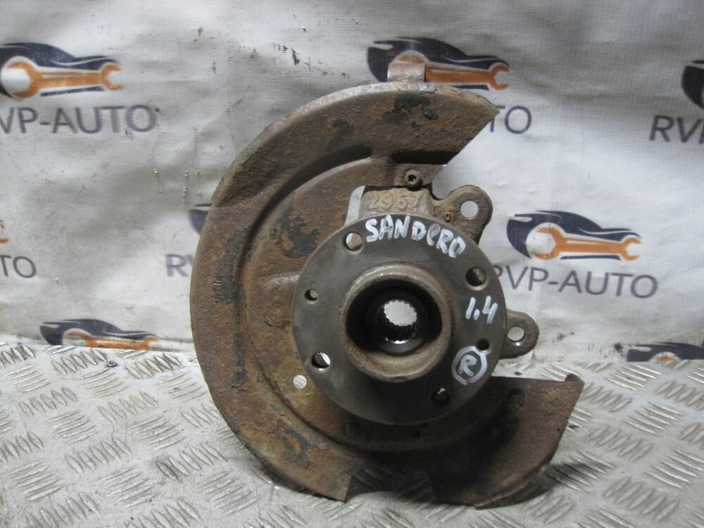 Кулак передний правый Renault Sandero 2009—2014 400153747R