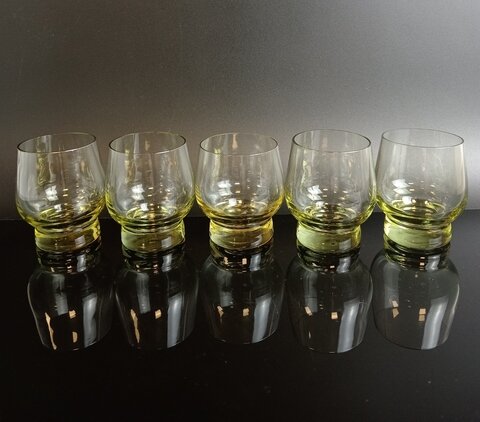 Стопки стеклянные набор из 5 штук для крепких напитков, (Обьем -100 Мл) цветное зеленое стекло, винтаж времён СССР 1970-1990 гг